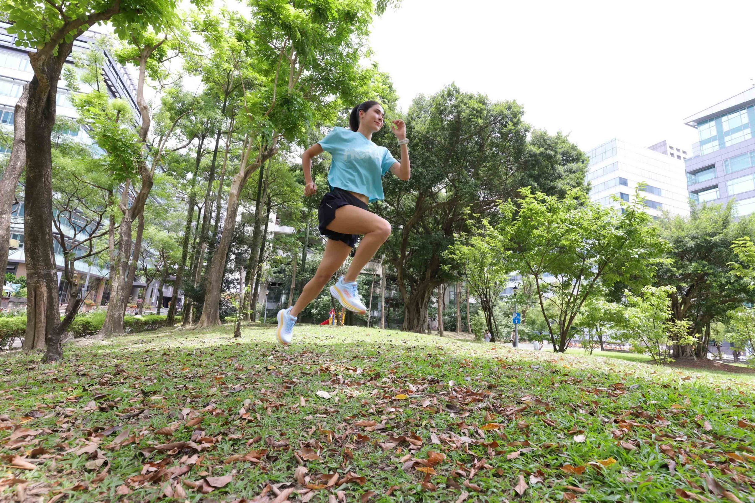 跑鞋品牌 HOKA 宣告 2022 全新品牌精神「FLY HUMAN FLY」！