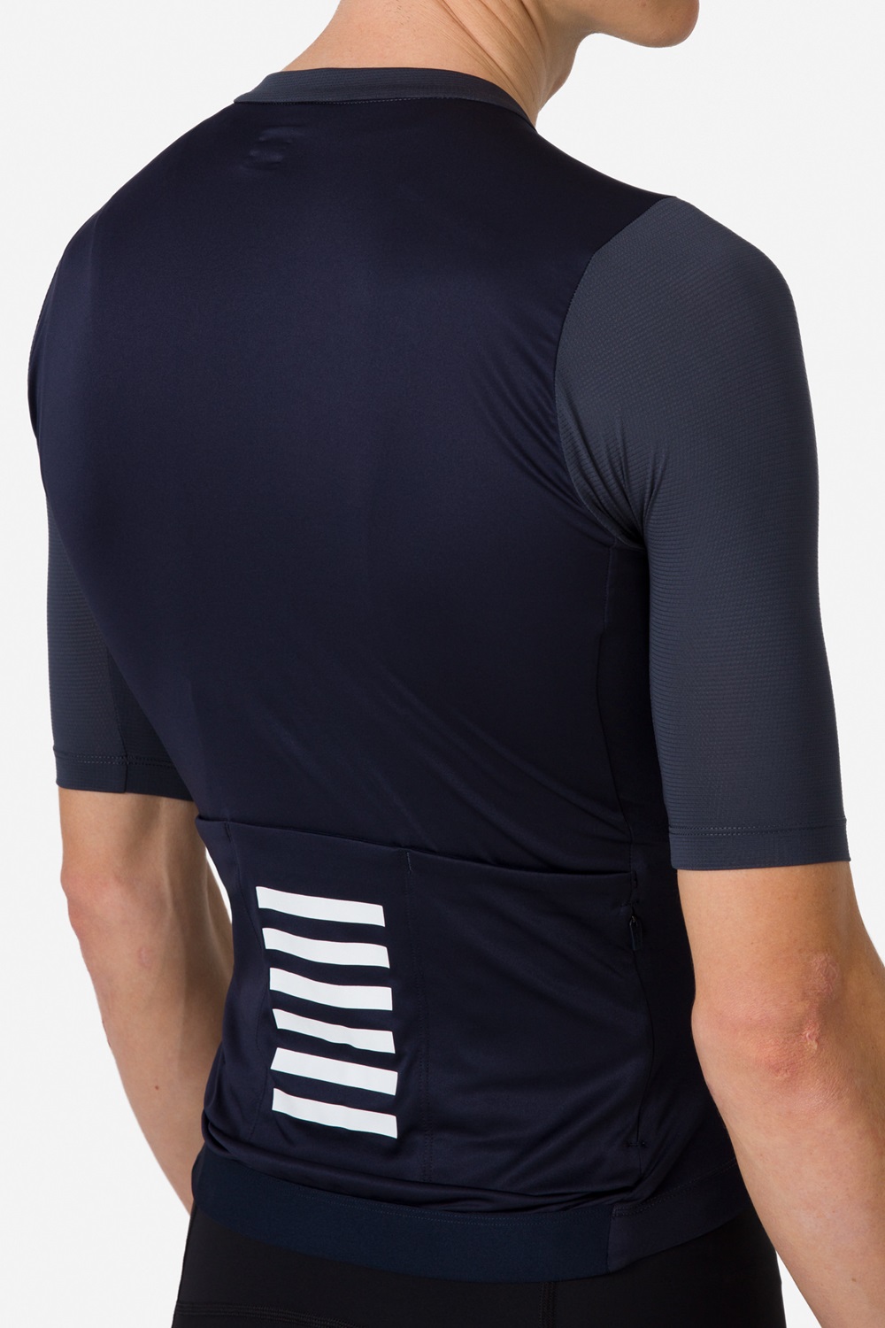 為世界級自行車賽所打造，Rapha 推出最具空力速度感車衣，同場加映：全新三款性能風格鏡款 - OUTSiDERS - 戶外風格誌